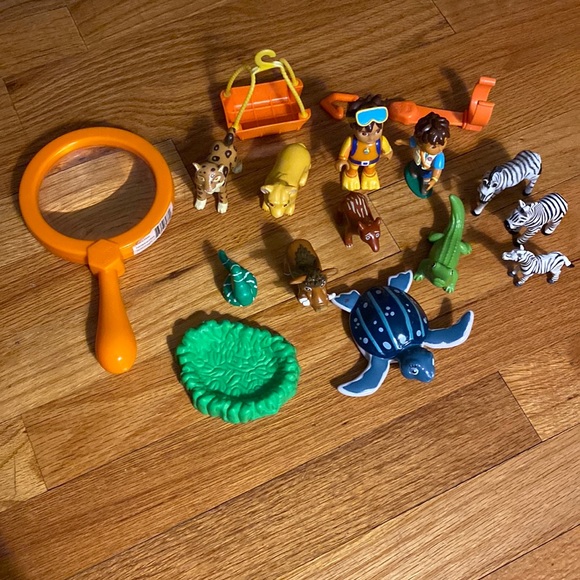 Mattel | Toys | Go Diego Go Figures 2 Animals Large Magnifying Glass ...